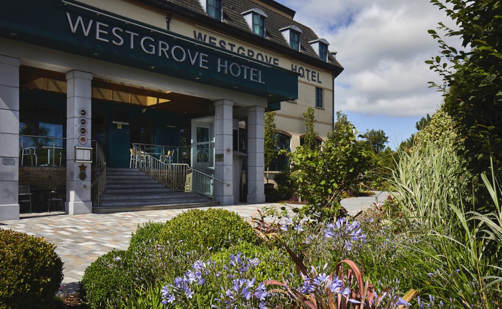 A Tasteful Hotel Garden – Caragh Nurseries